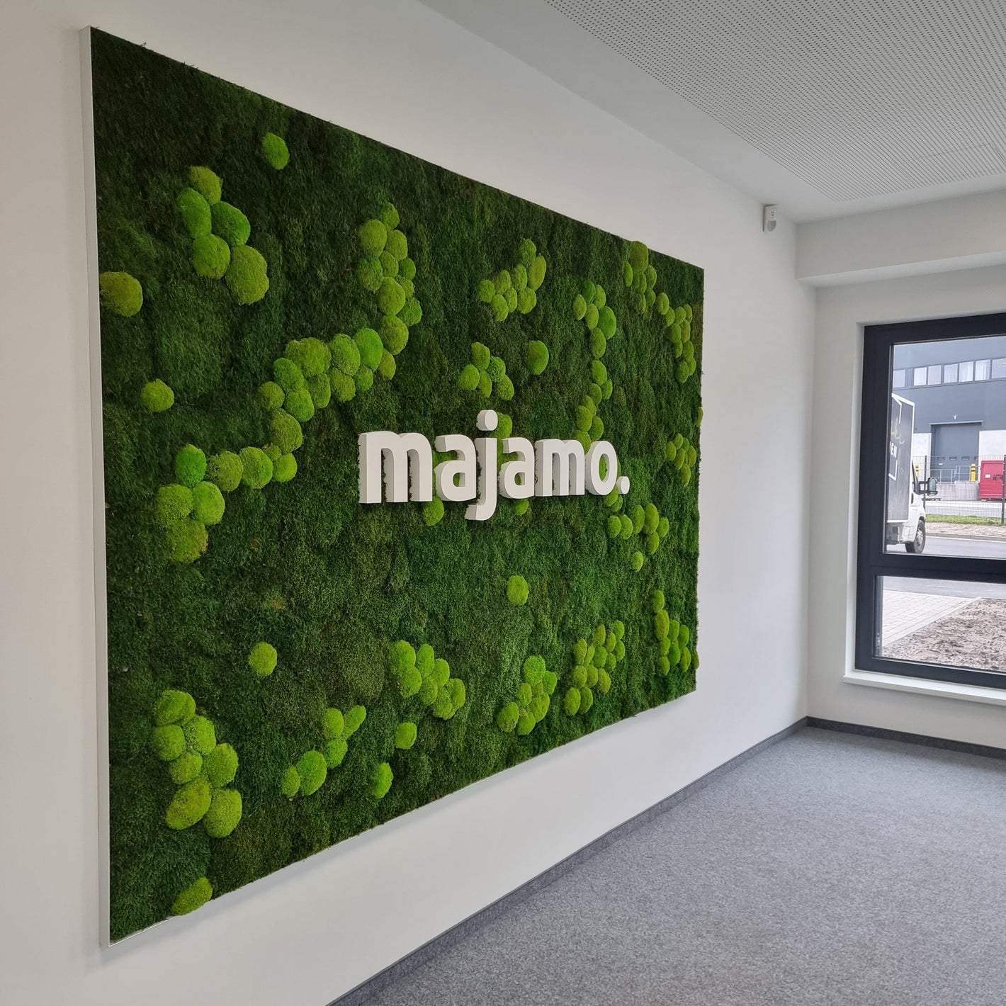 Mooswand mit Logo: Markenpräsenz trifft Naturdesign - Dream in Green